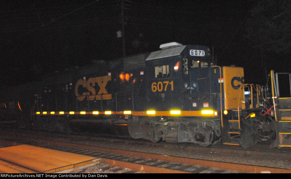 CSX GP40-2 6071 on Q417-17